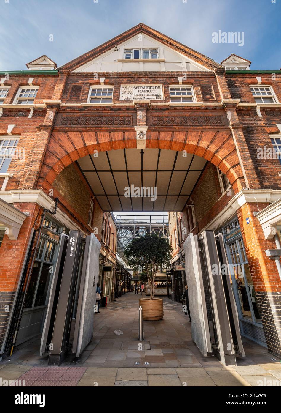 Commercial Street Victorian entrance arch to Spitalfields Market ...