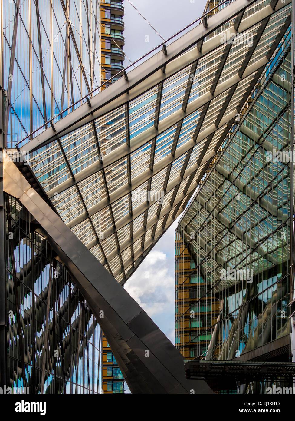 London contemporary architecture hi-res stock photography and images ...