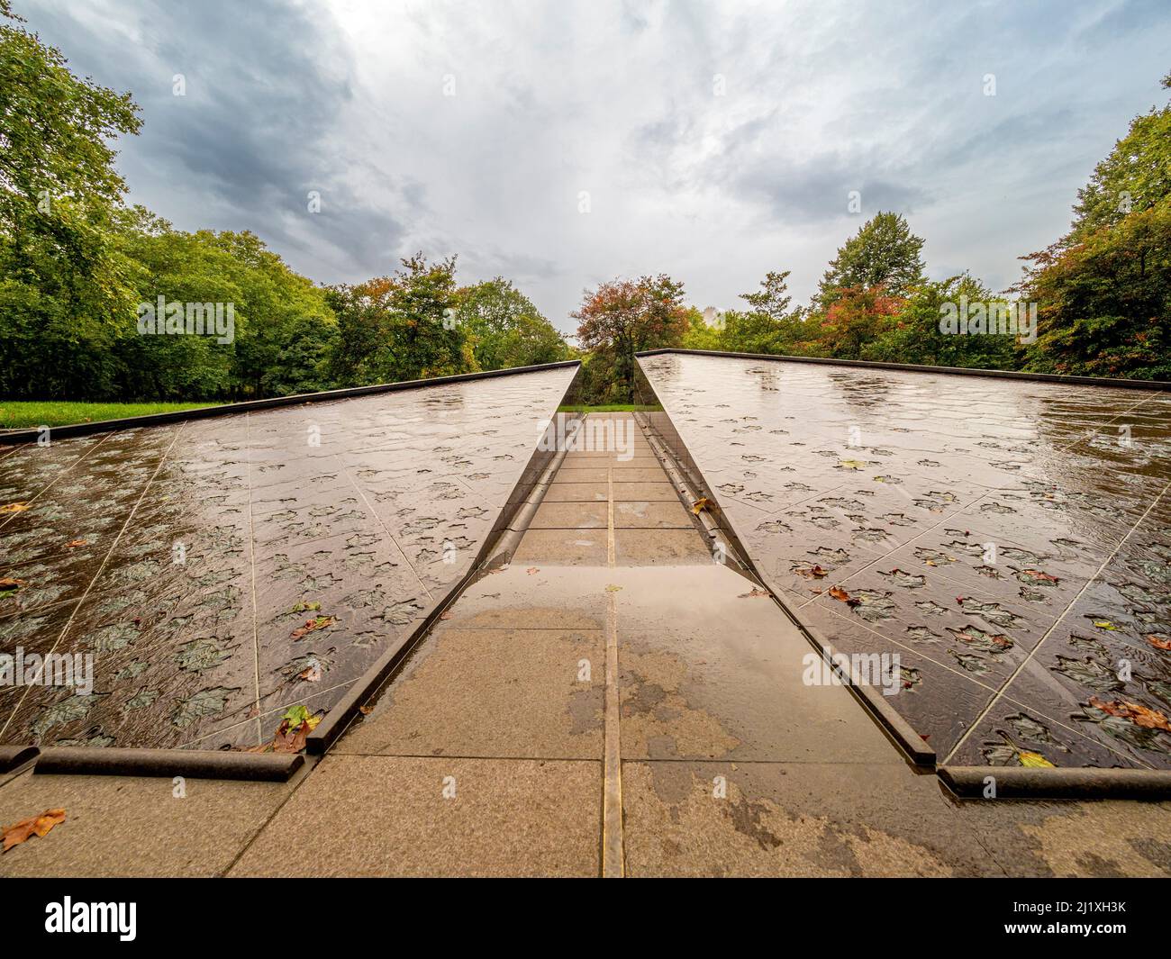Canada Memorial (Mémorial du Canada) designed by the Canadian sculptor ...