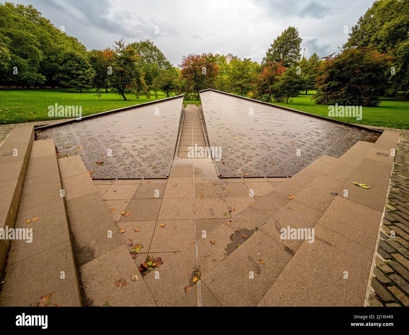 Canada Memorial (Mémorial du Canada) designed by the Canadian sculptor ...
