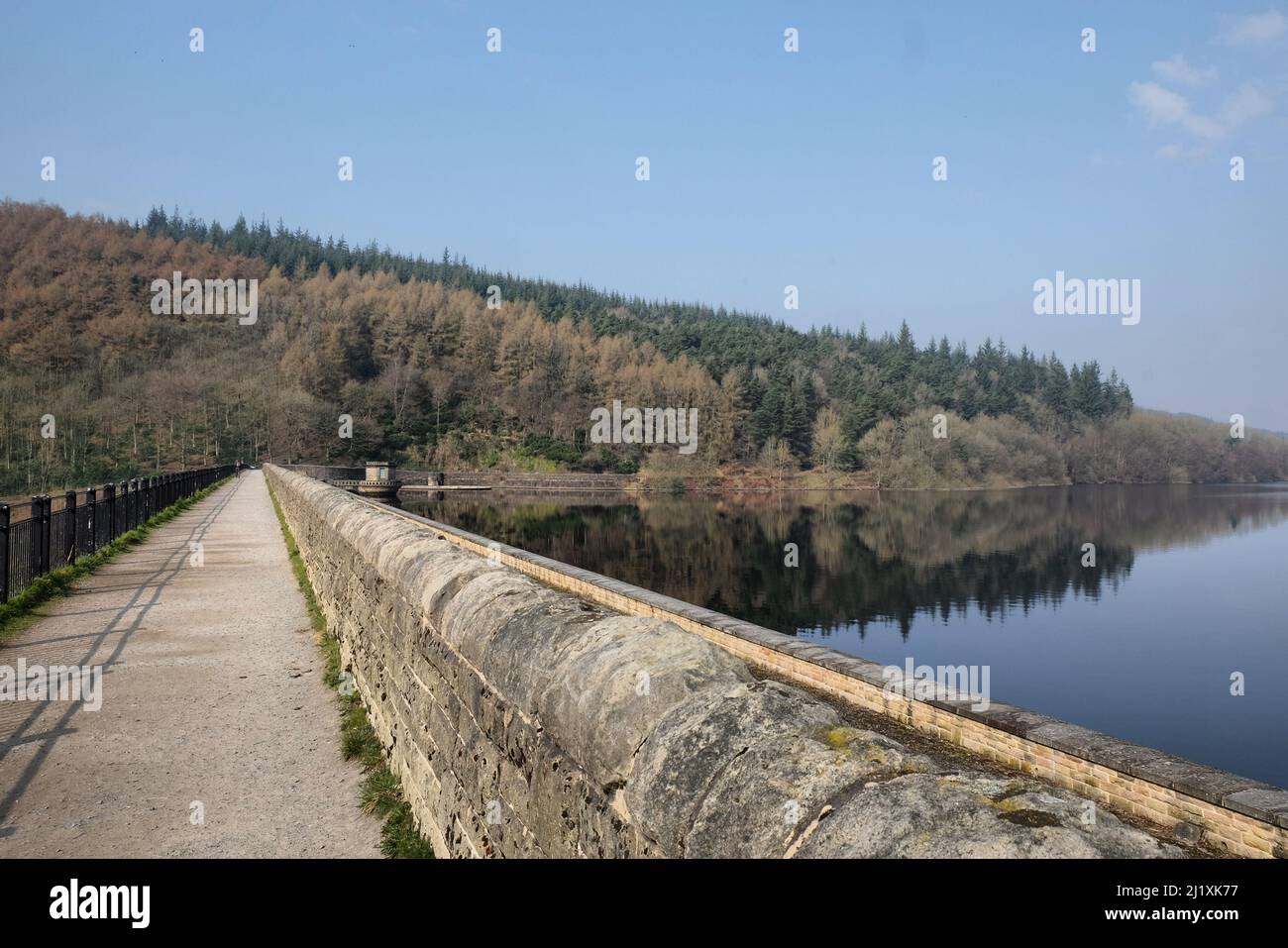 Ladybower Reservoir dam, in the Dark Peak of the Peak District ...