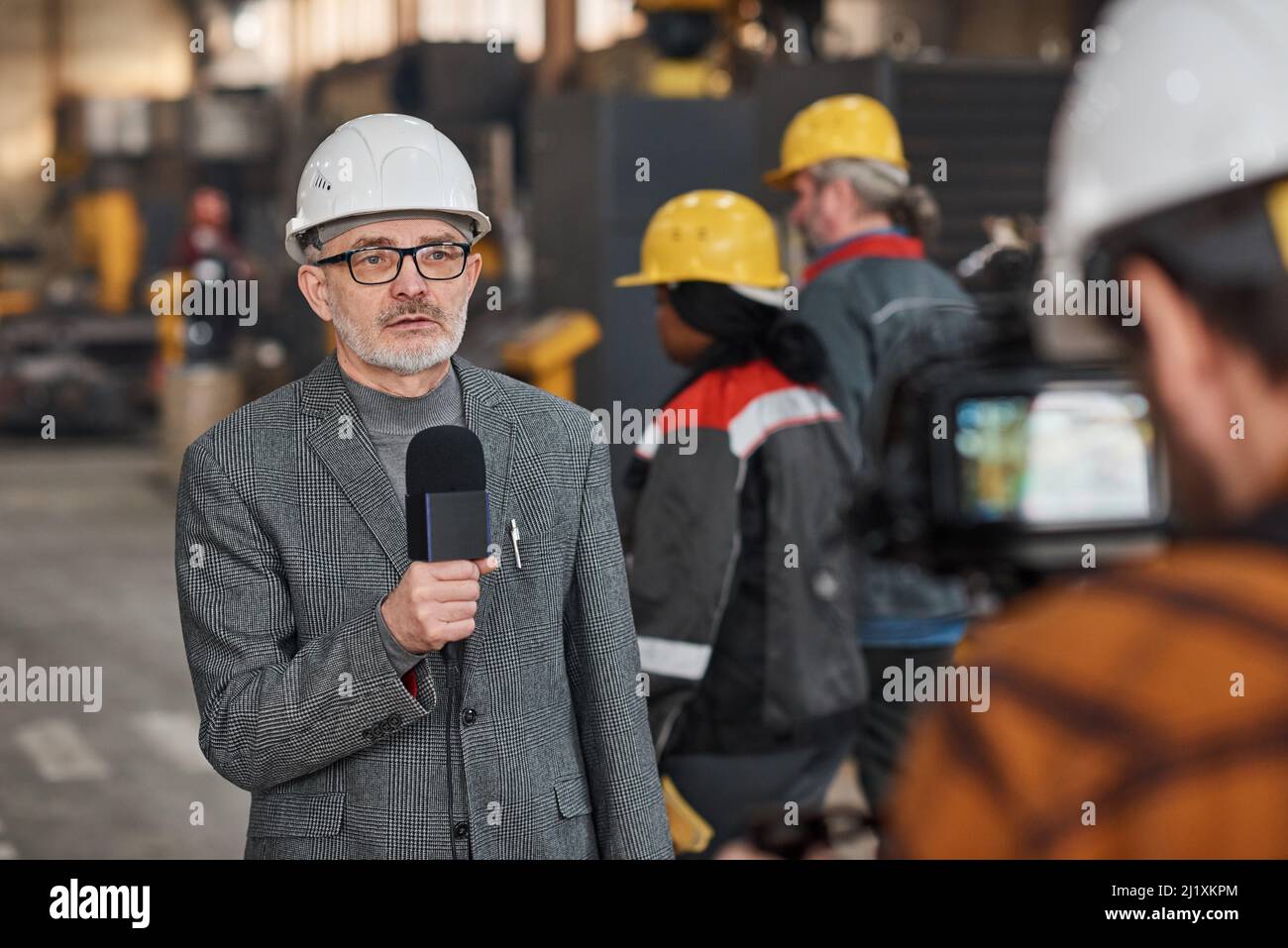 Interviewer speaking hi-res stock photography and images - Alamy