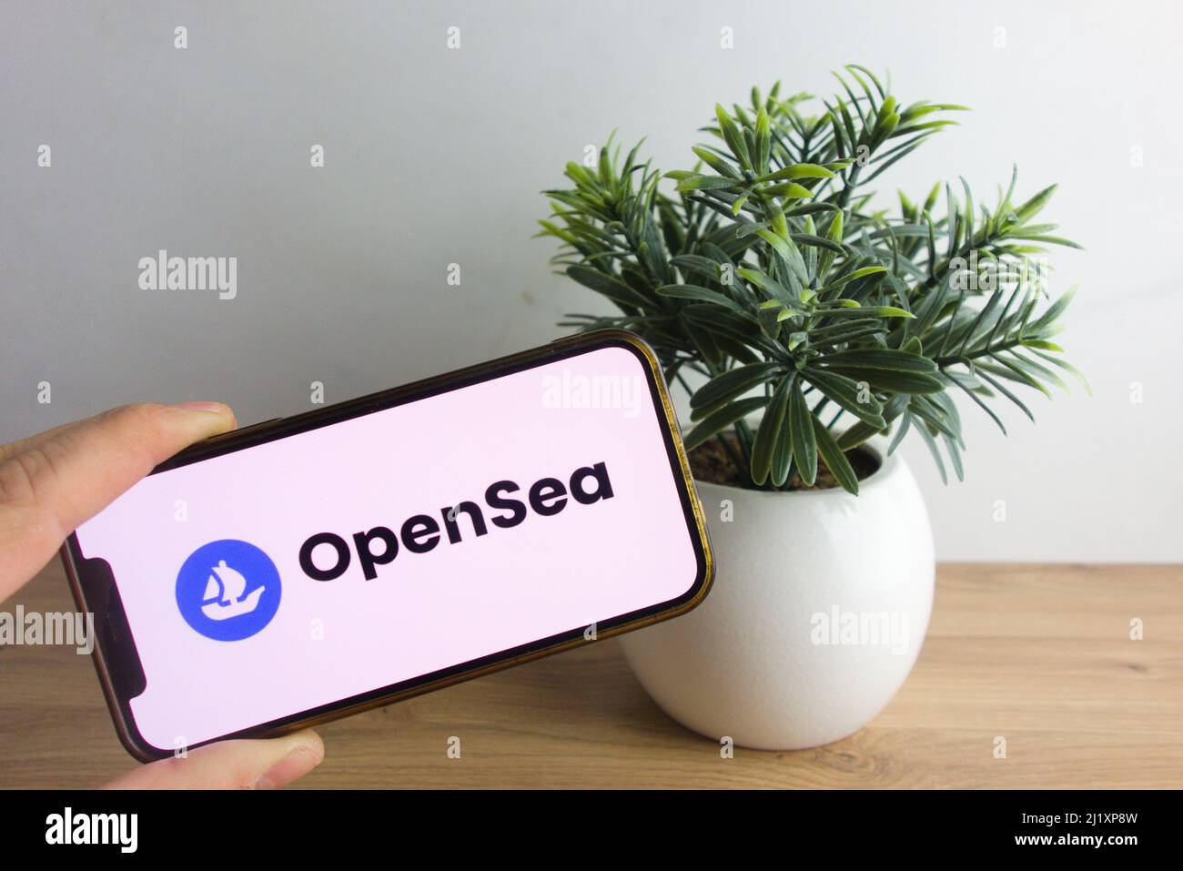 Opensea logo hi-res stock photography and images - Alamy