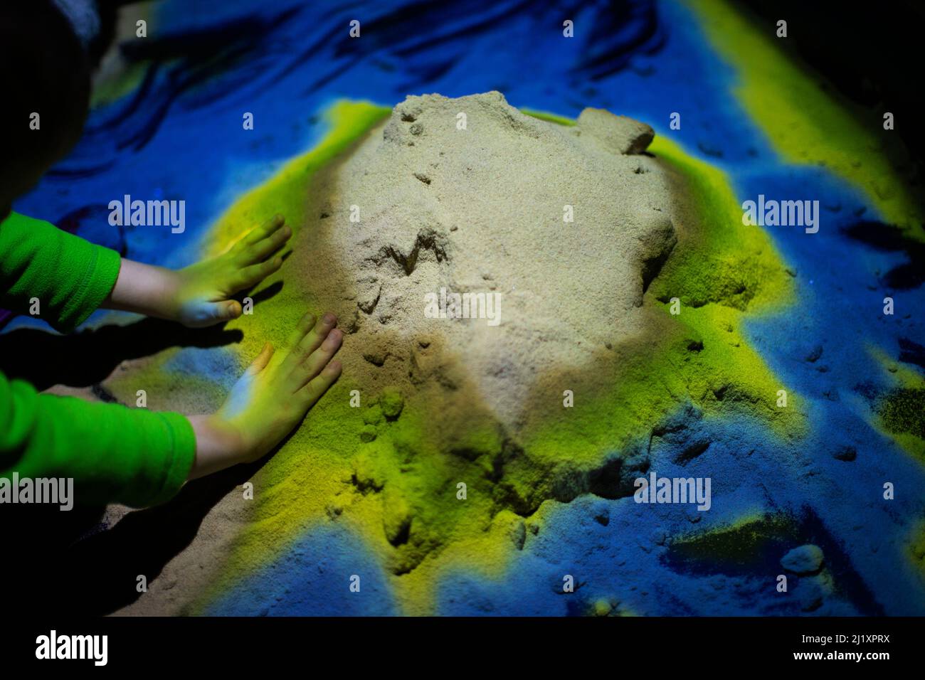 Multi colored sand hi-res stock photography and images - Alamy