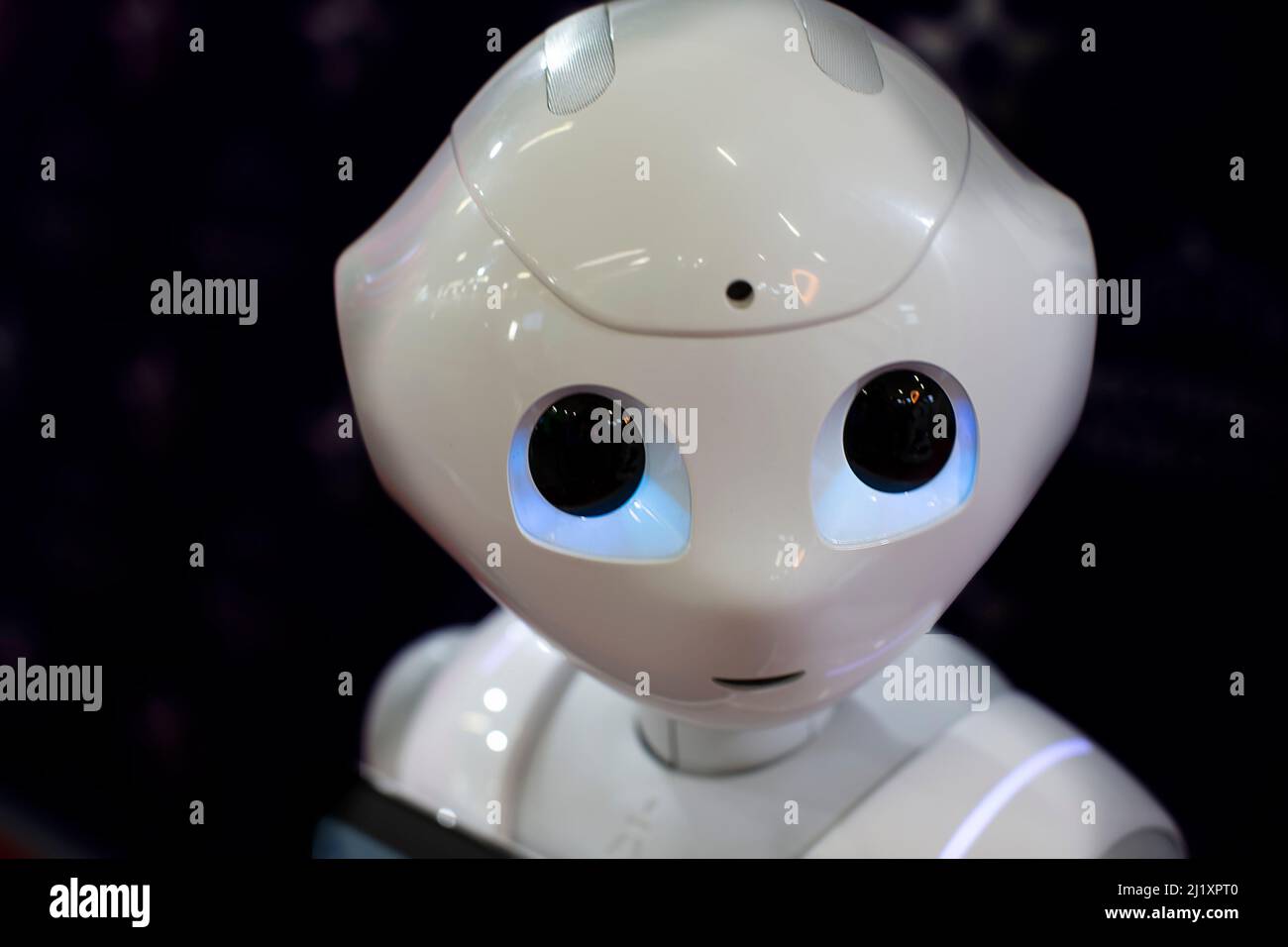 Man head robot android mechanical hi-res stock photography and images ...