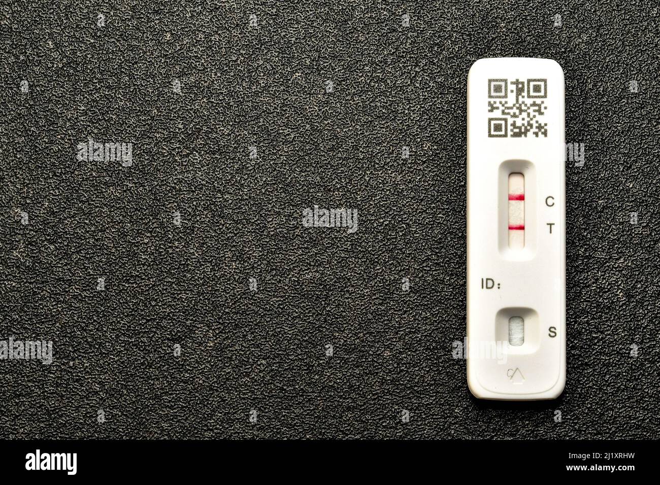 Positive result on a lateral flow test with unidentifiable QR code. No ...