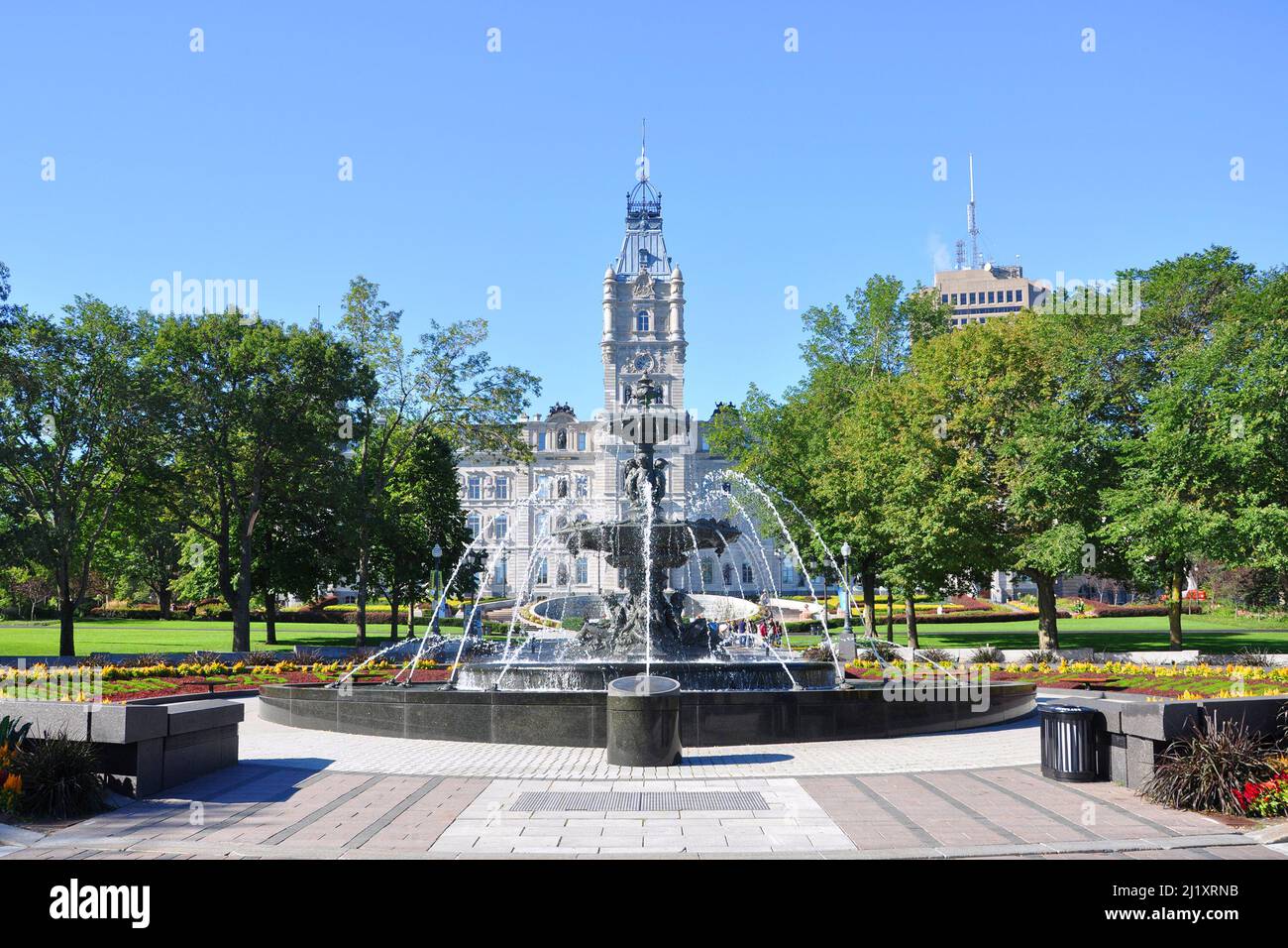 The parliament house in the city of quebec hi-res stock photography and ...