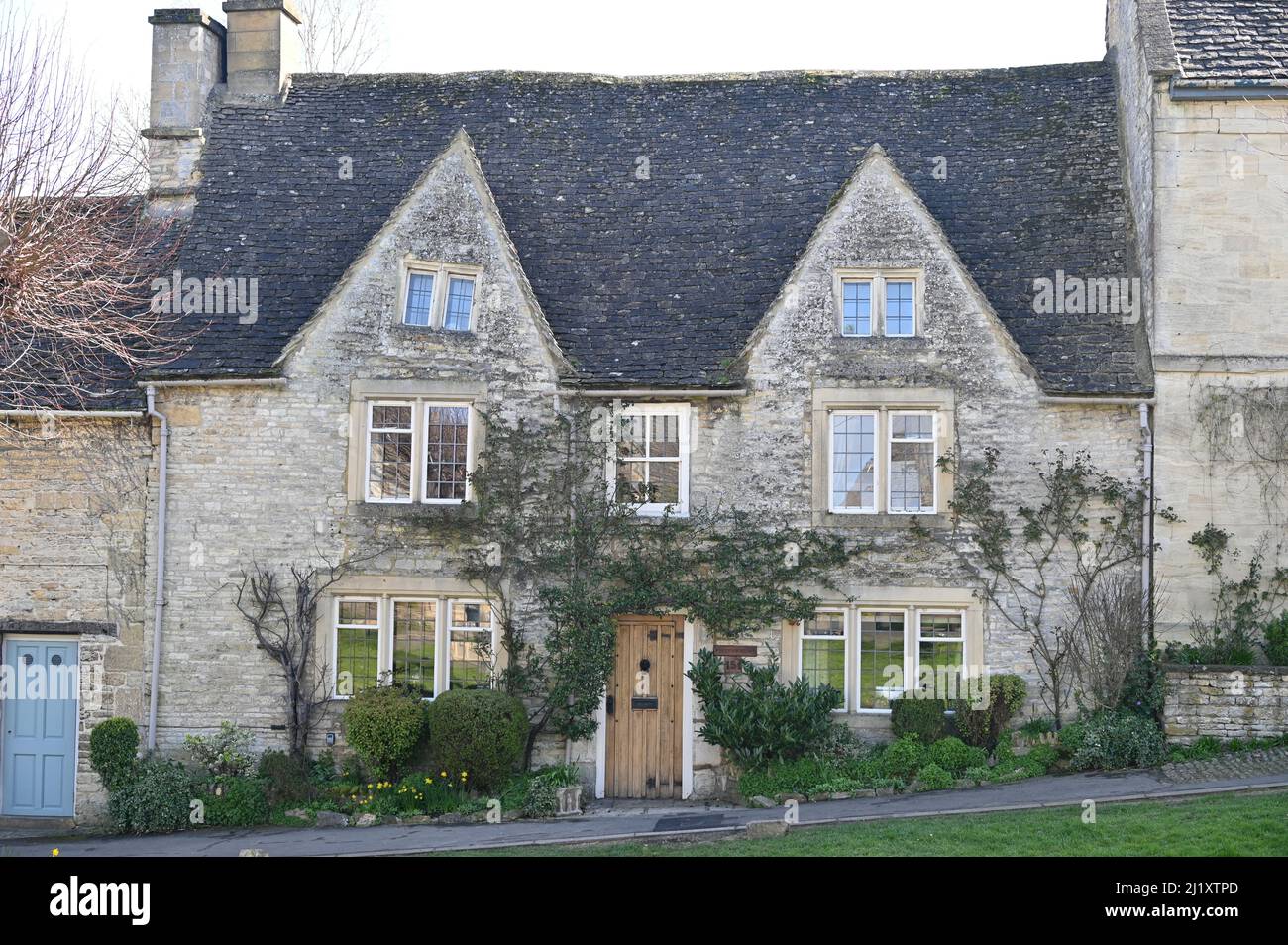 Lopsided window hi-res stock photography and images - Alamy