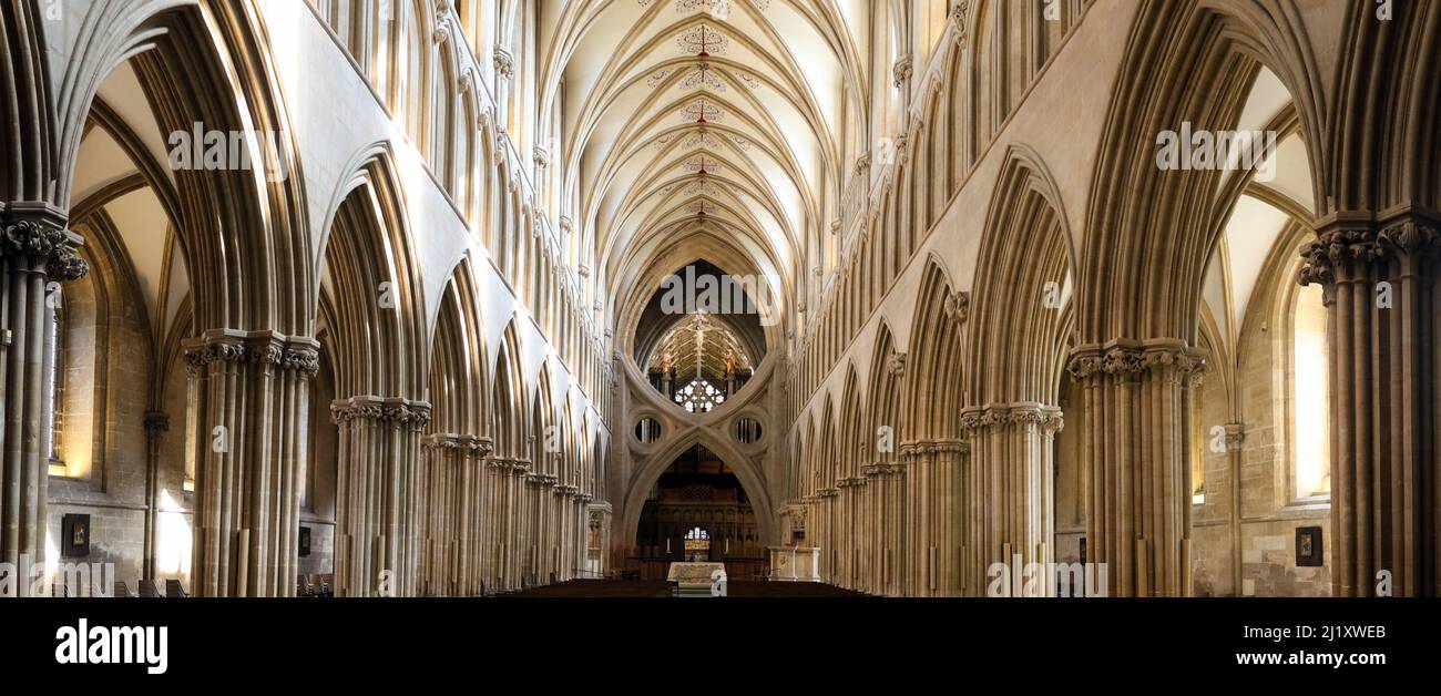 UK, England, Somerset. Wells Cathedral nave with the stunning Scissor ...
