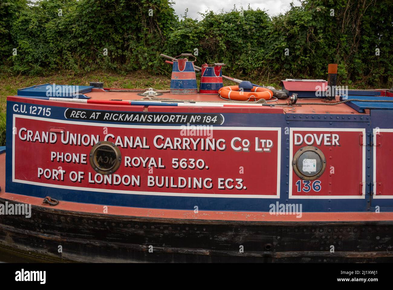 Old cargo boat on the Oxford Canal, Oxfordshire, UK Stock Photo - Alamy