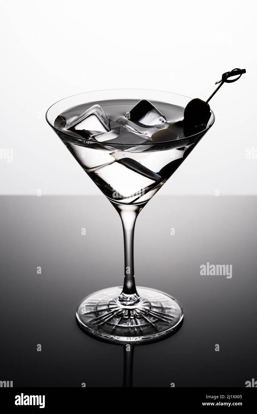Martini glass wallpaper hi-res stock photography and images - Alamy