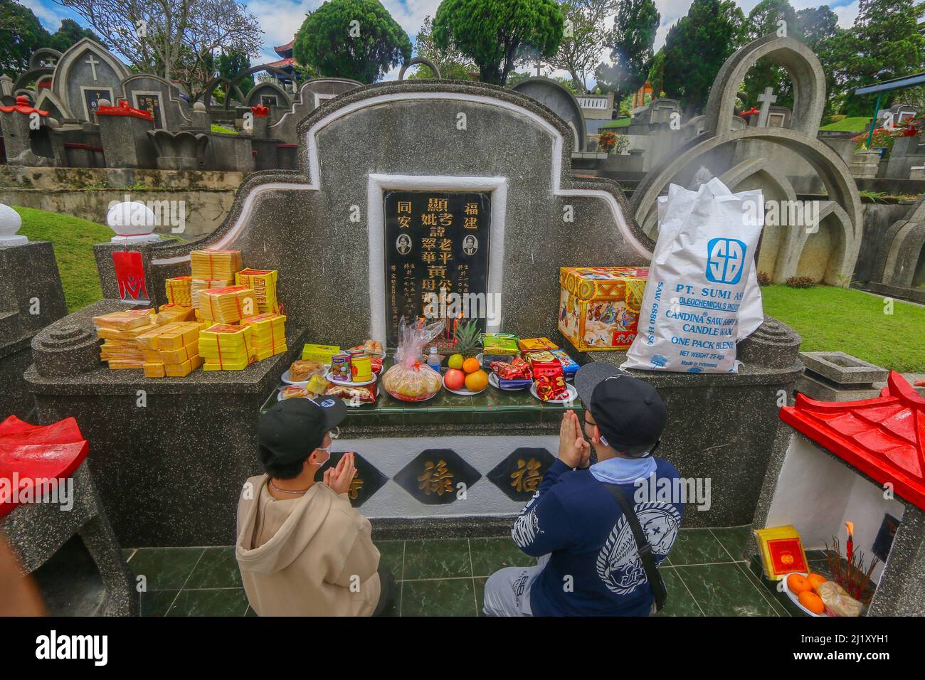 Cheng beng hi-res stock photography and images - Alamy