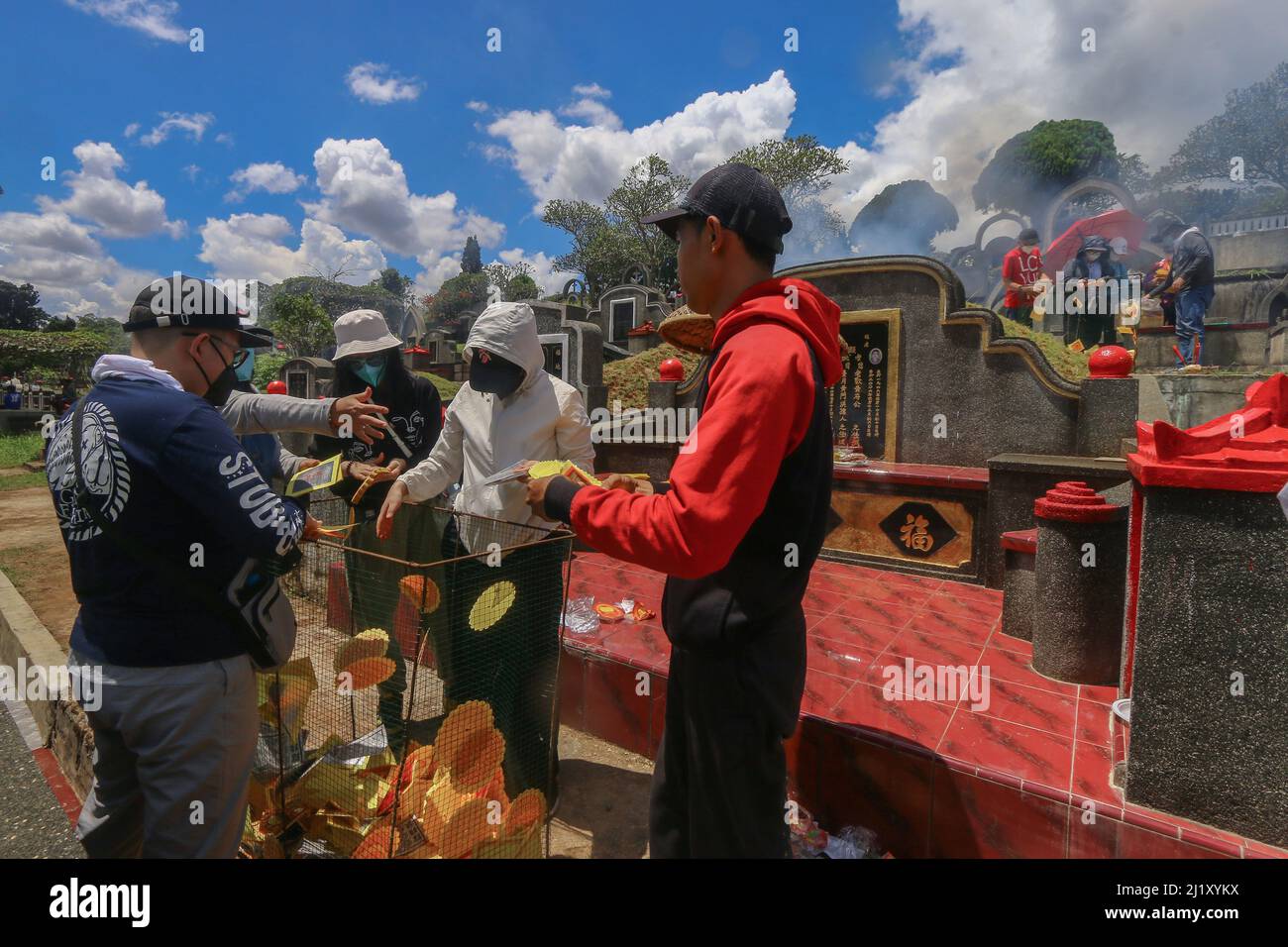 Cheng beng hi-res stock photography and images - Alamy