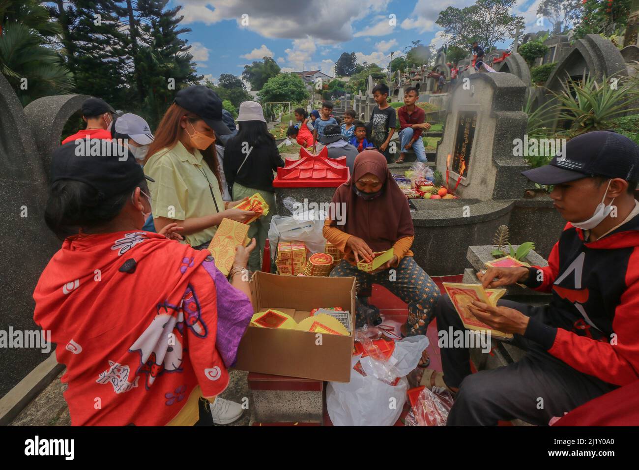Cheng beng hi-res stock photography and images - Alamy