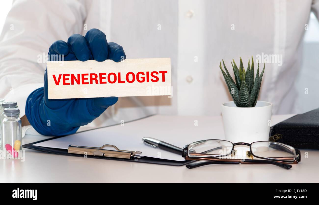 Virologist hi-res stock photography and images - Alamy