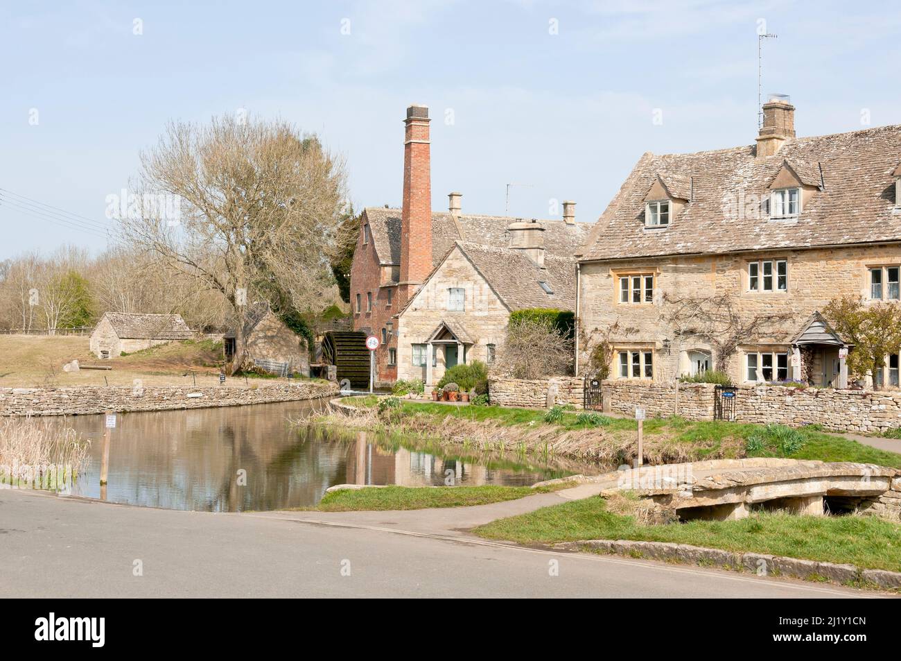 Watermill england village hi-res stock photography and images - Alamy