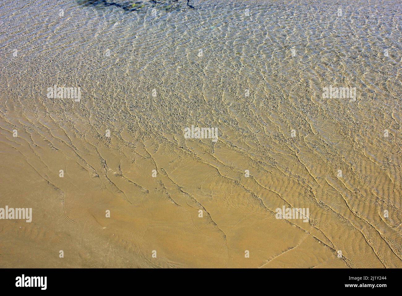 Shiny waves hi-res stock photography and images - Alamy