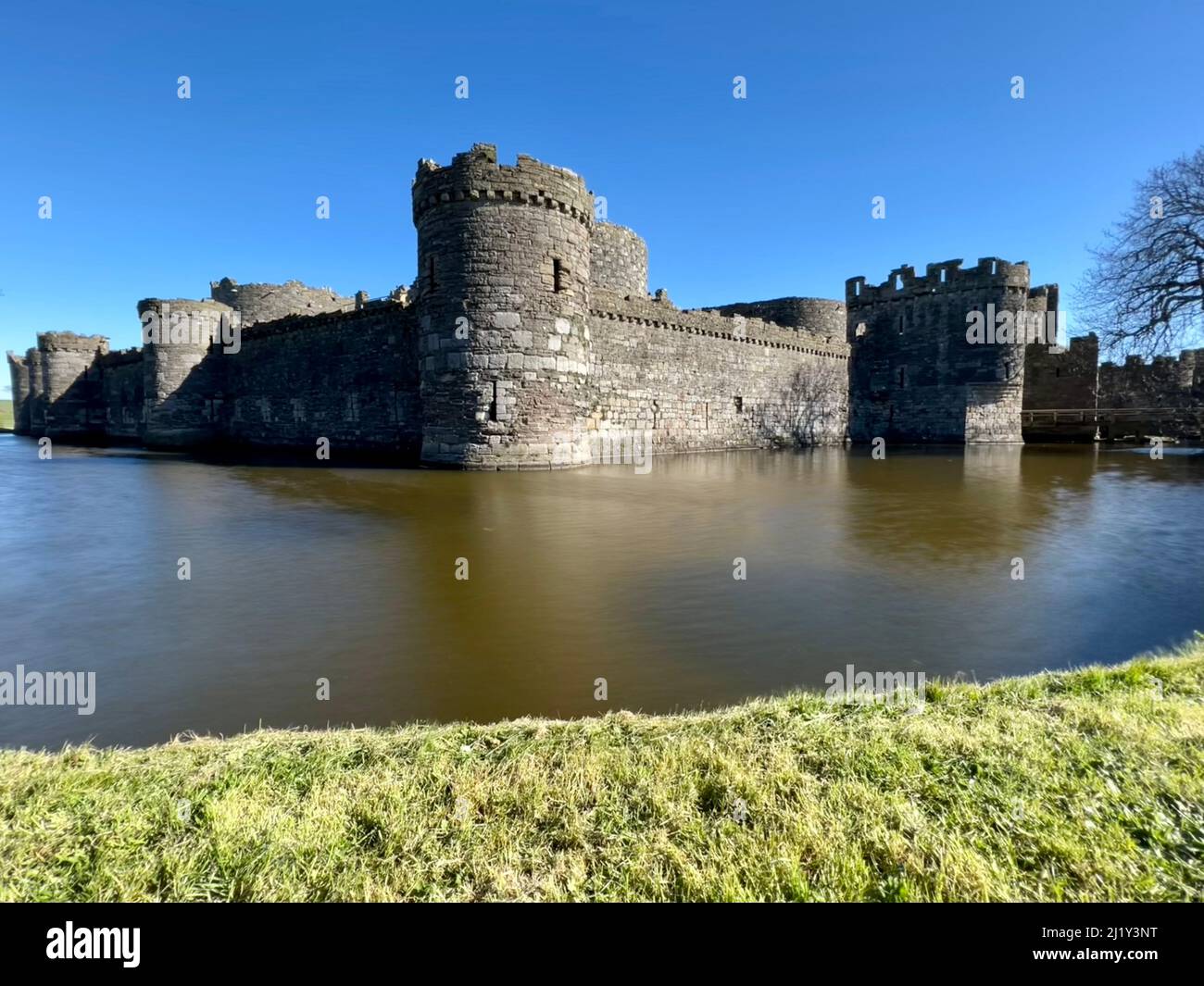 Castle drawbridge ireland hi-res stock photography and images - Alamy