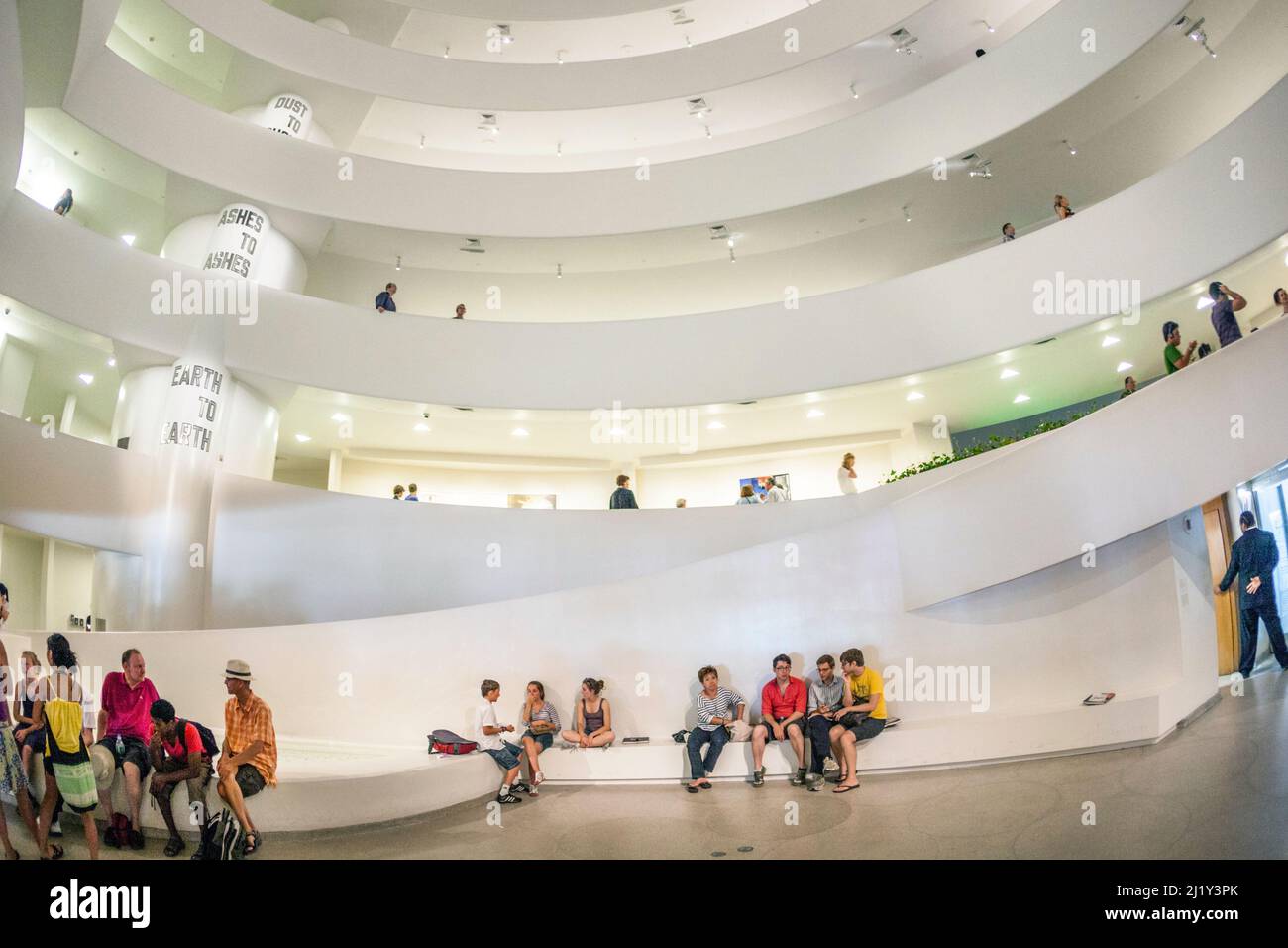 Guggenheim museum new york stairs hi-res stock photography and images ...