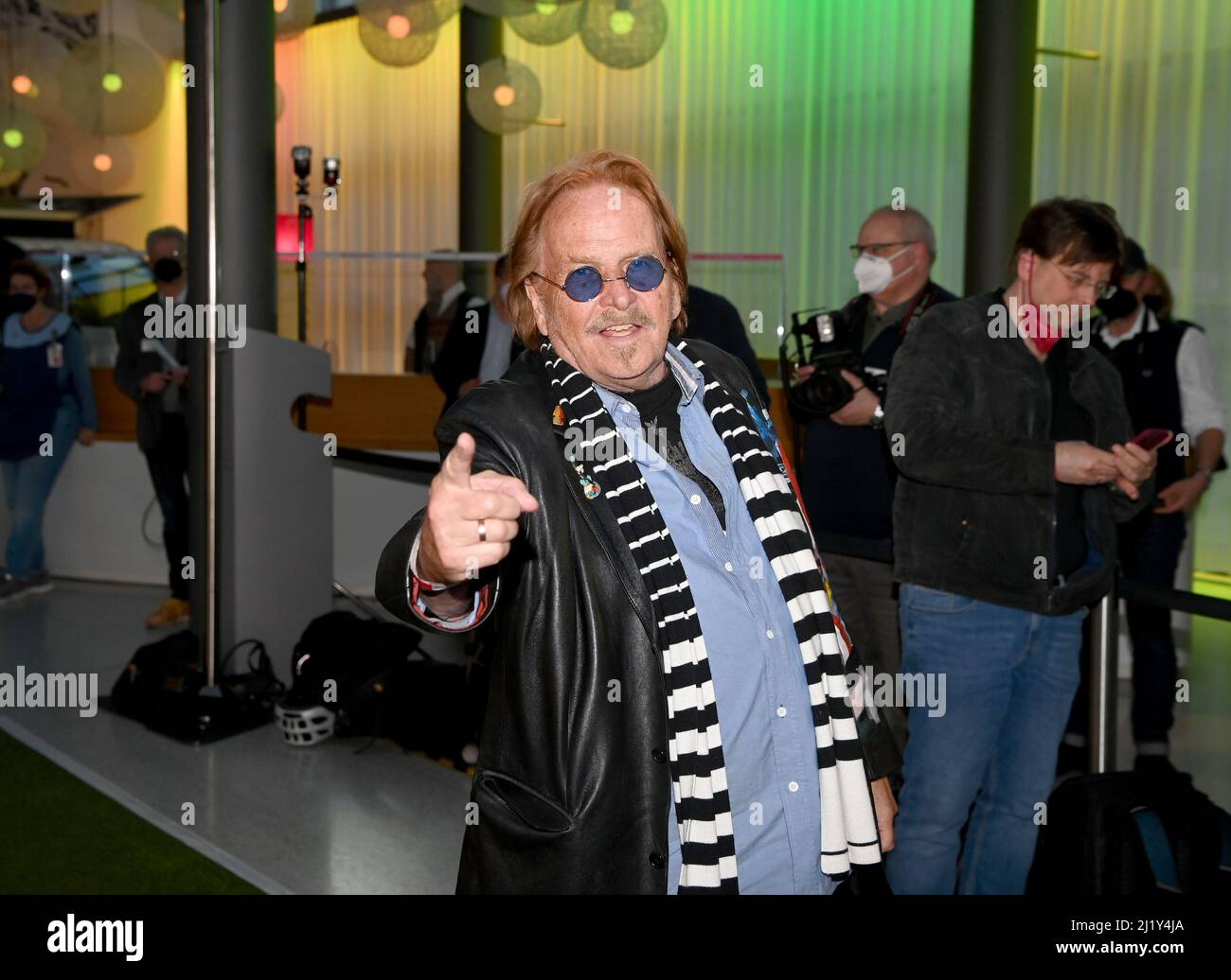 Berlin, Germany. 28th Mar, 2022. Singer Frank Zander arrives for the ...