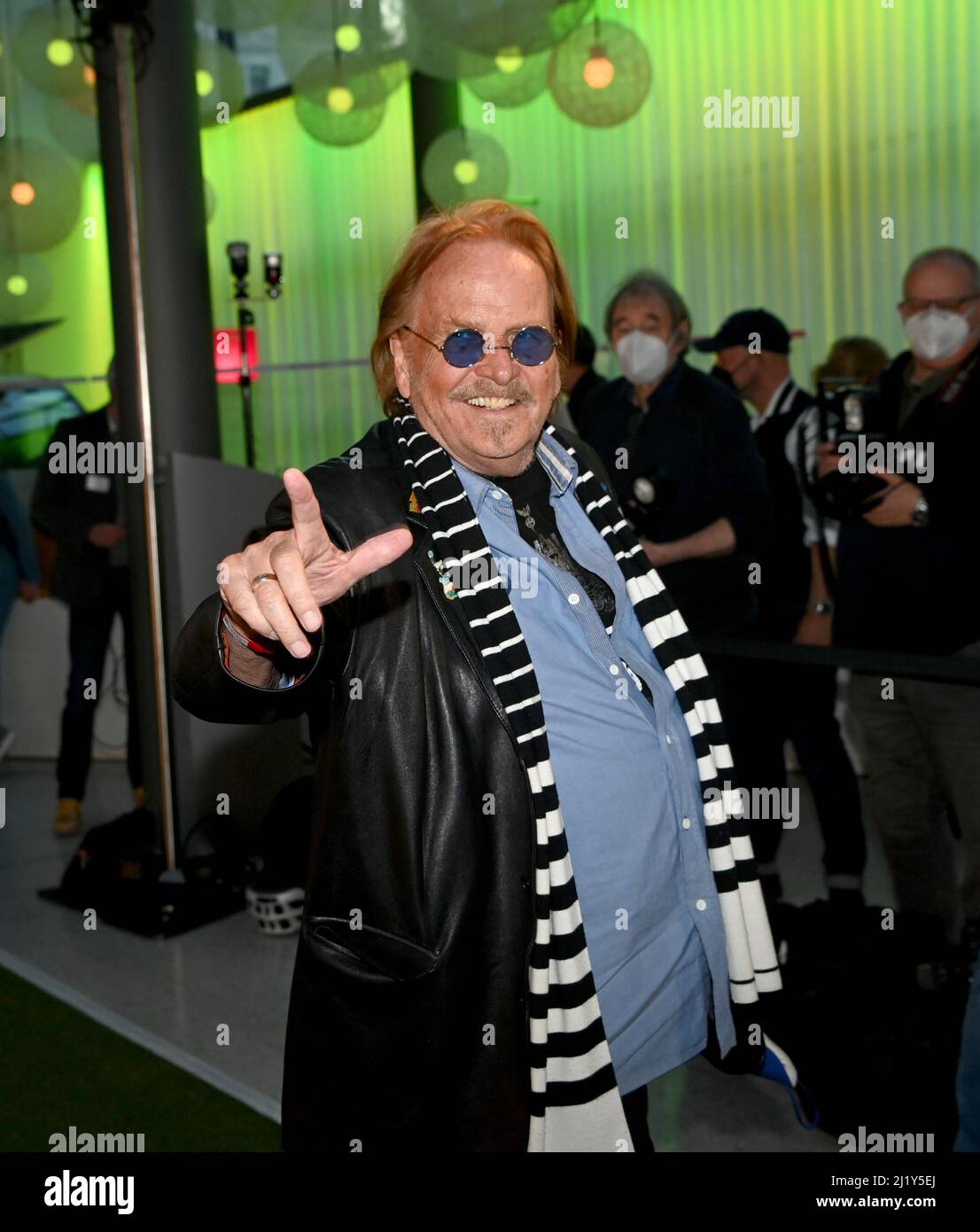 Berlin, Germany. 28th Mar, 2022. Singer Frank Zander arrives at the ...