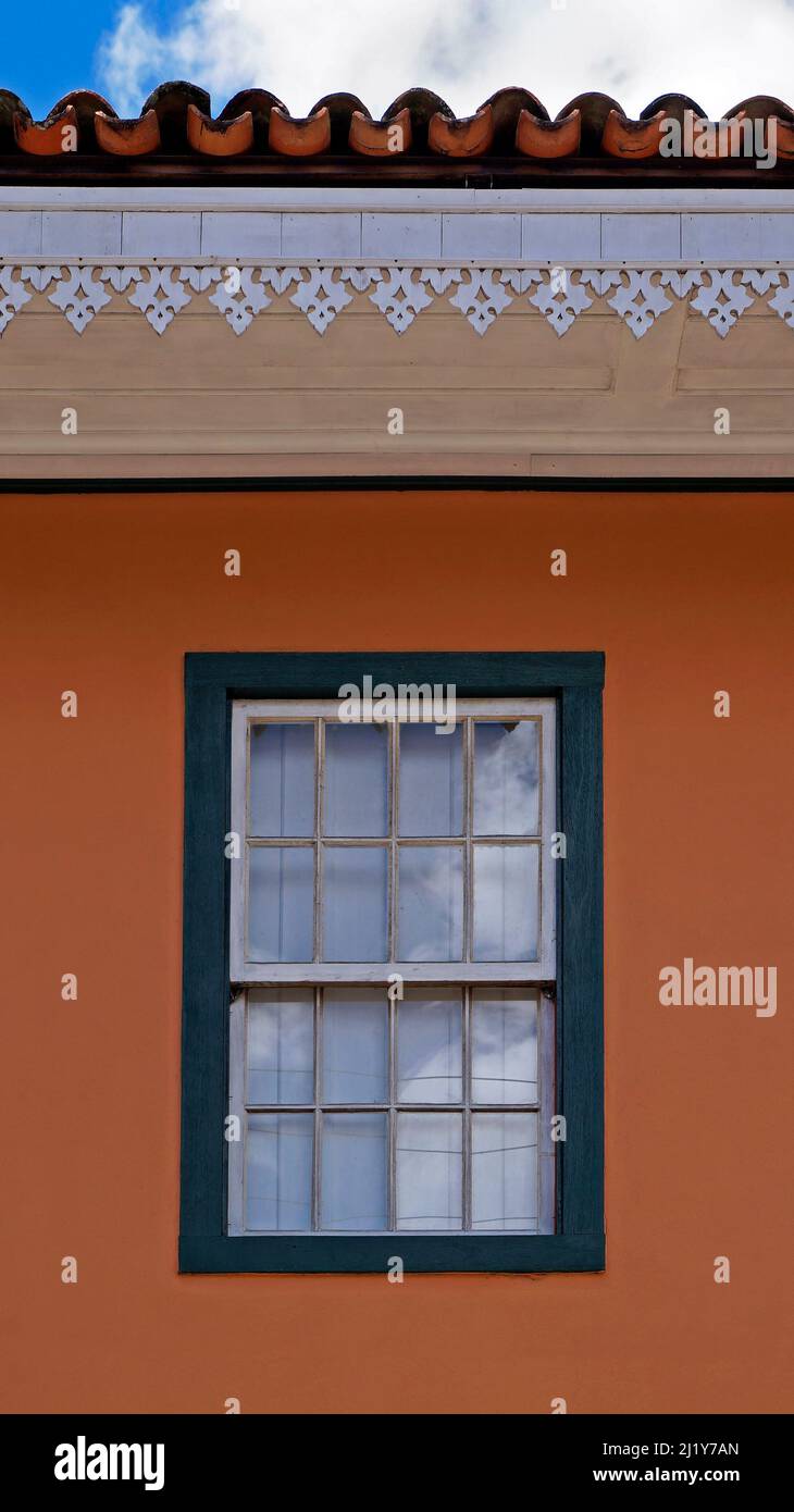 Decorative eaves hi-res stock photography and images - Alamy