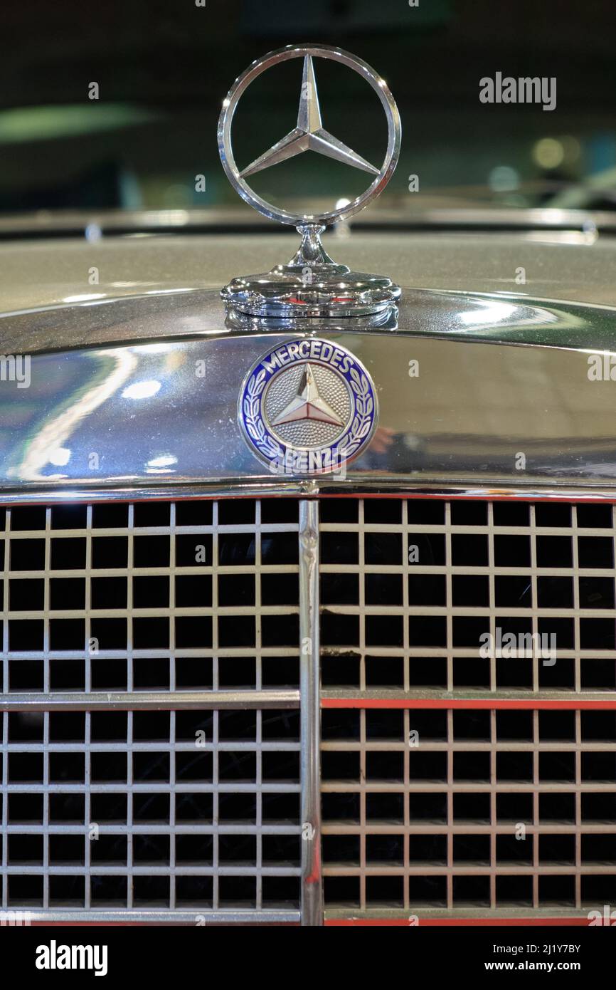 Benz icon hi-res stock photography and images - Alamy