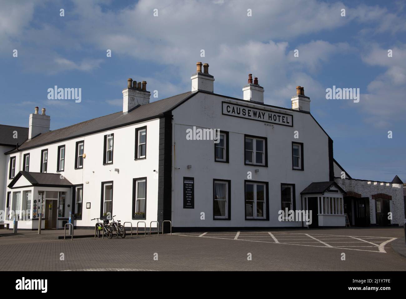 Giants causeway hotel hi-res stock photography and images - Alamy