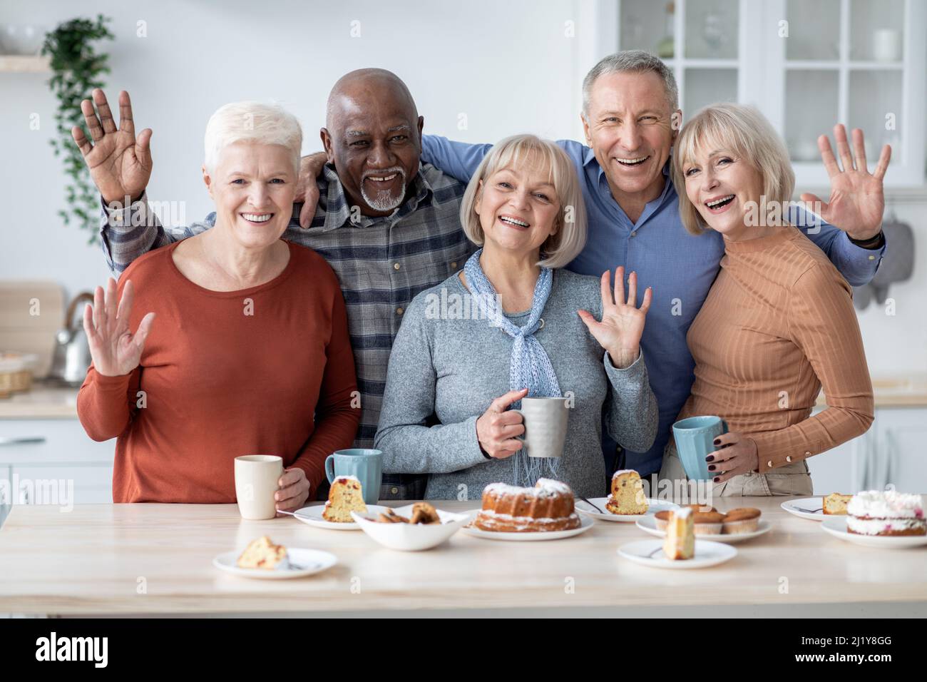 Elderly men together hi-res stock photography and images - Alamy