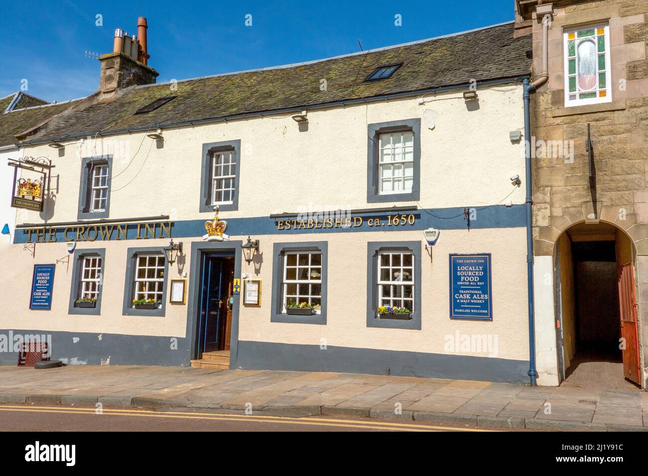 The crown inn biggar hi-res stock photography and images - Alamy