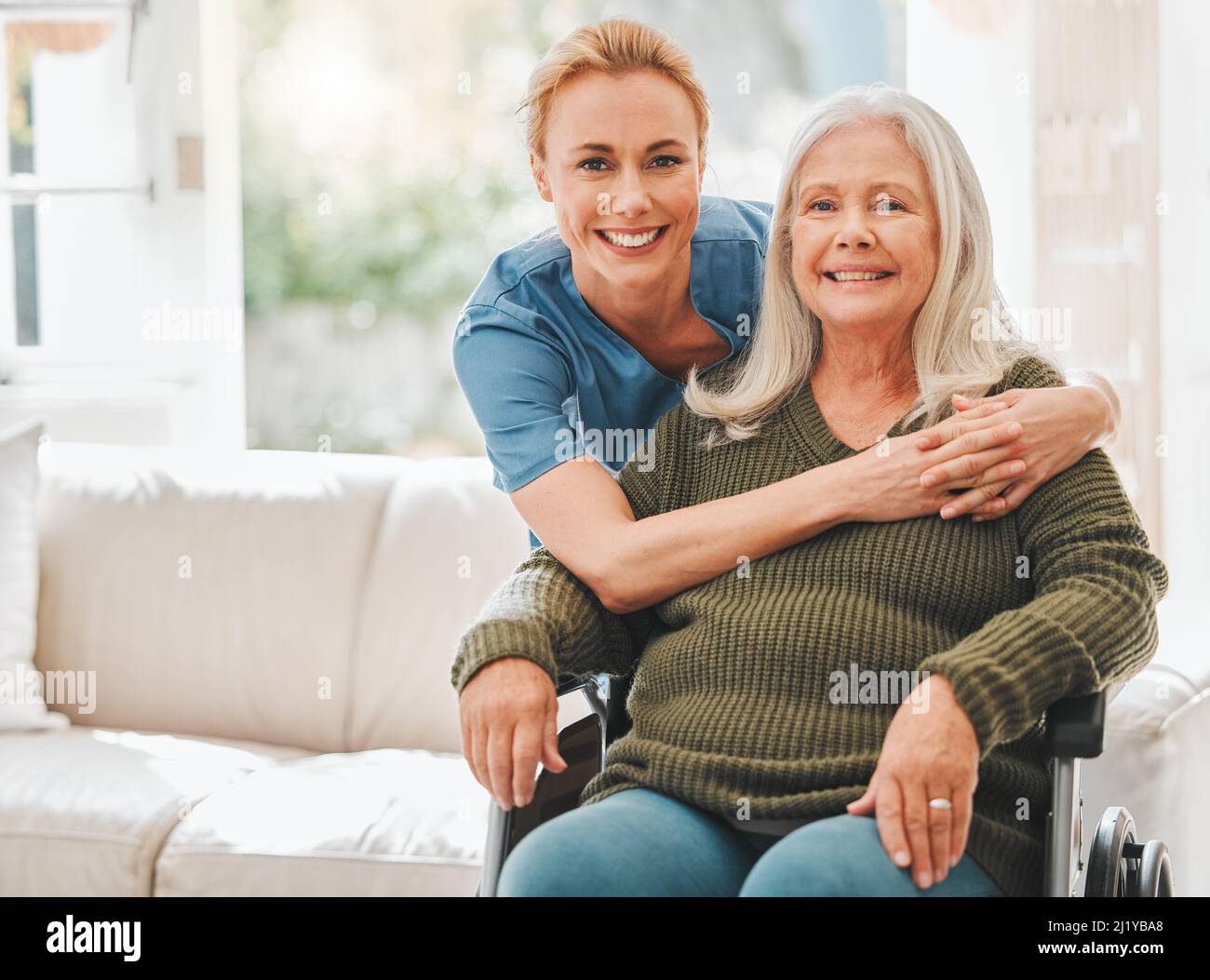 Nurse hugging patient hi-res stock photography and images - Alamy