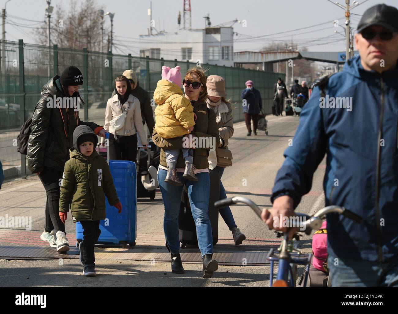 Refugees from the territory of Ukraine at the border checkpoint ...