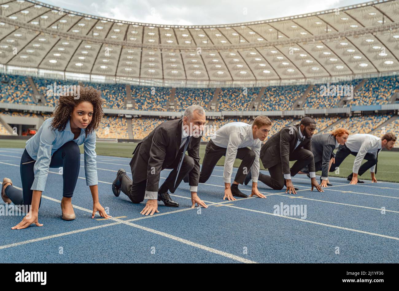 Track race win side view hi-res stock photography and images - Alamy