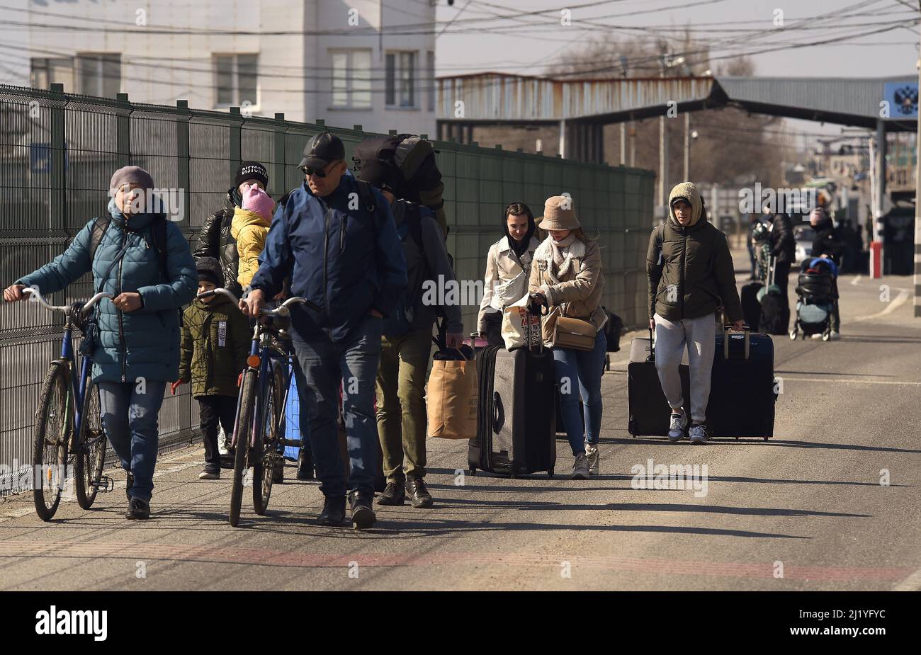 Refugees from the territory of Ukraine at the border checkpoint ...