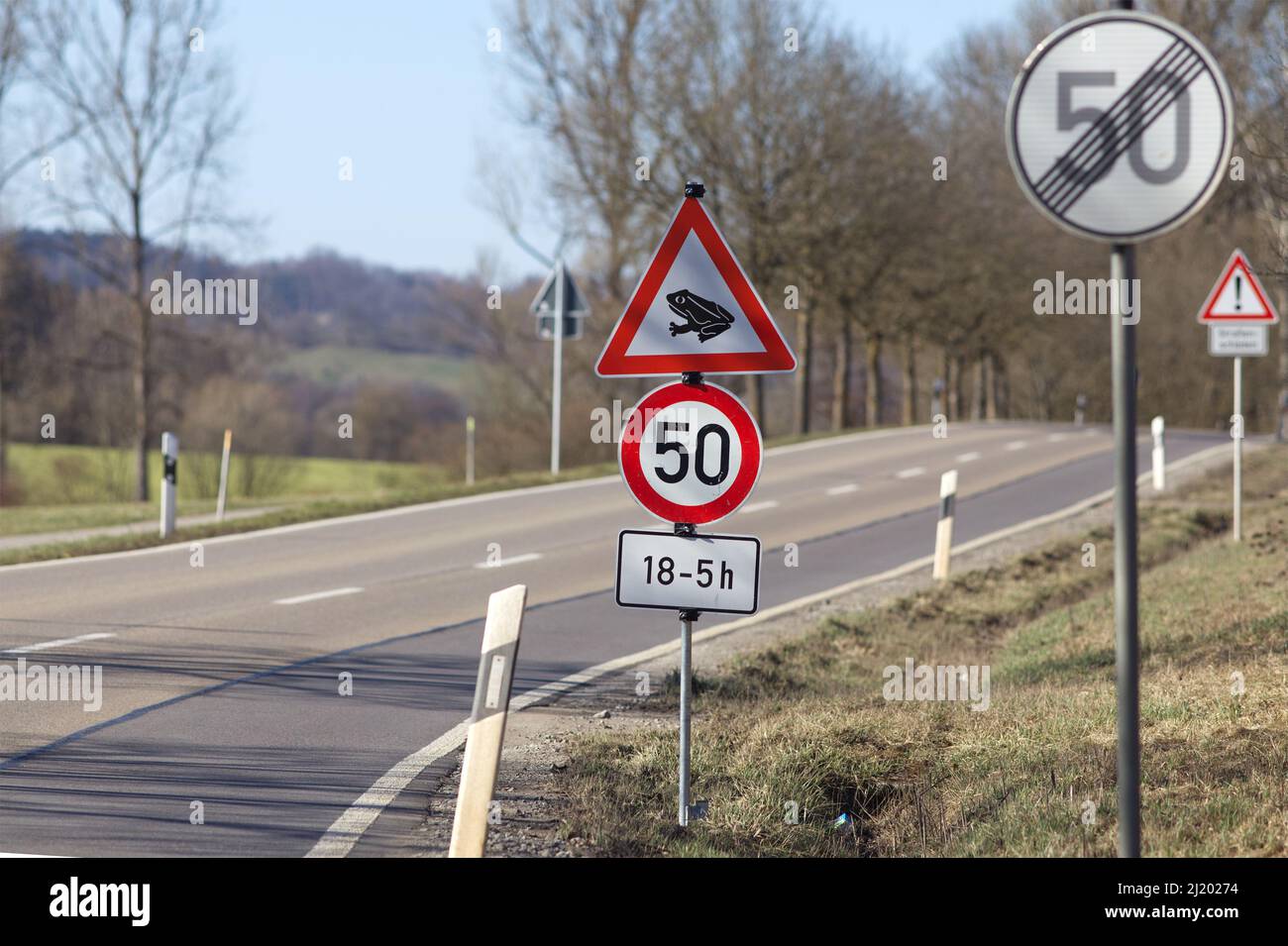 toad migration warning sign on german street Stock Photo - Alamy