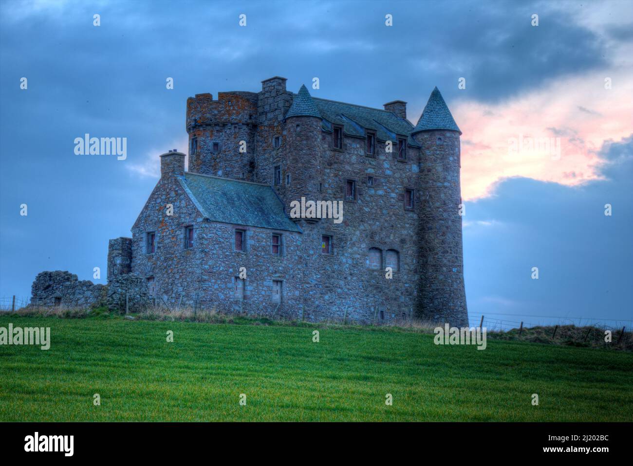 16th century castle scotland hi-res stock photography and images - Alamy