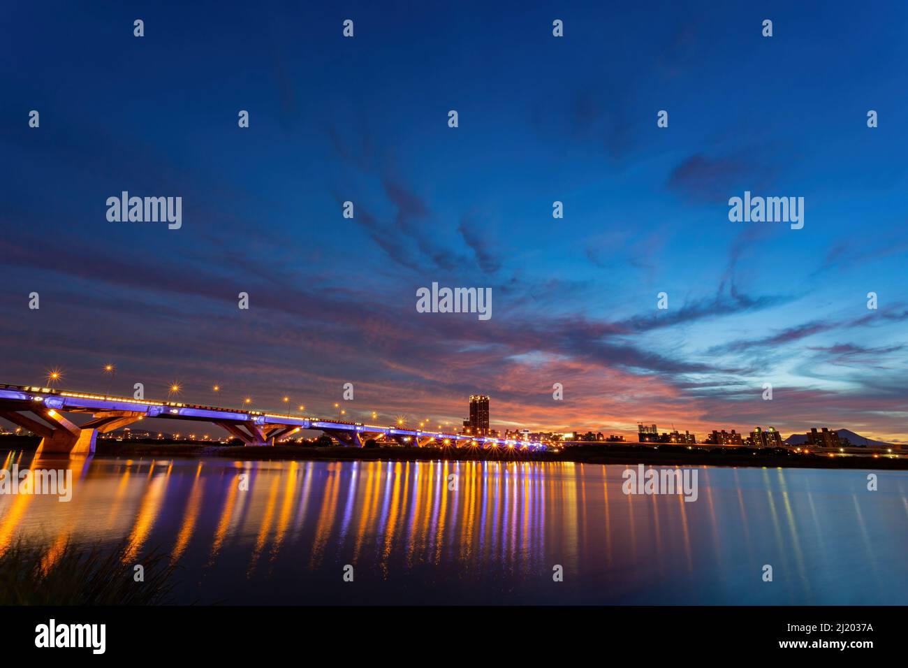 Sunset river landscape along the Dadaocheng area at Taipei, Taiwan ...