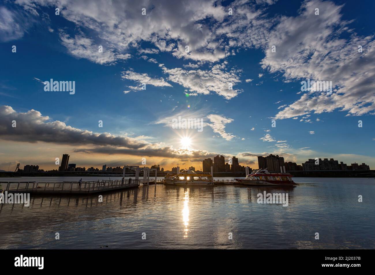 Sunset river landscape along the Dadaocheng area at Taipei, Taiwan ...