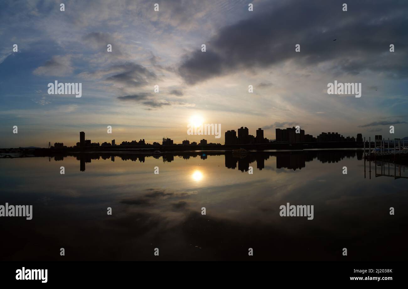 Sunset river landscape along the Dadaocheng area at Taipei, Taiwan ...