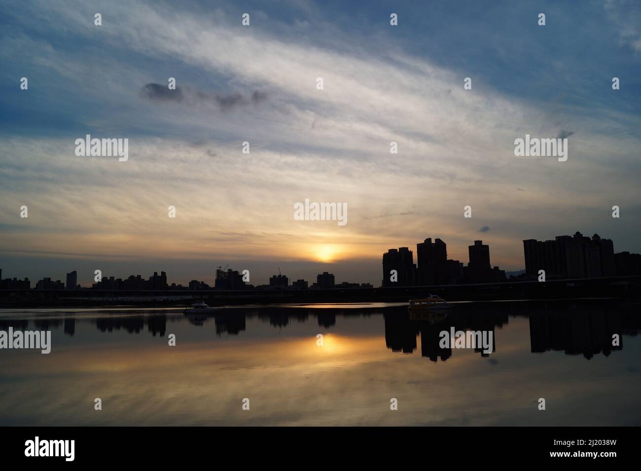 Sunset river landscape along the Dadaocheng area at Taipei, Taiwan ...