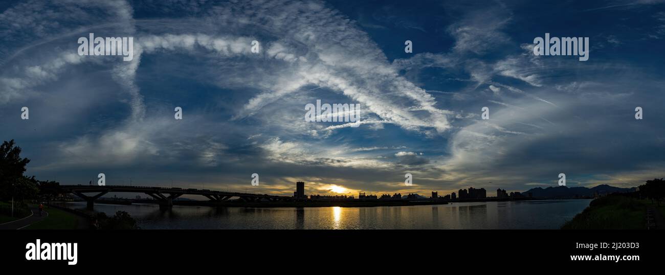 Sunset river landscape along the Dadaocheng area at Taipei, Taiwan ...