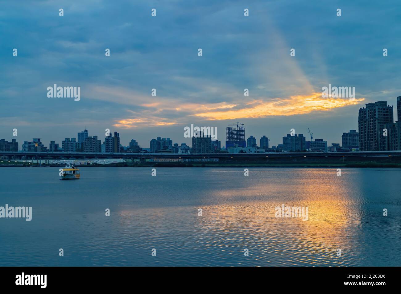 Sunset river landscape along the Dadaocheng area at Taipei, Taiwan ...
