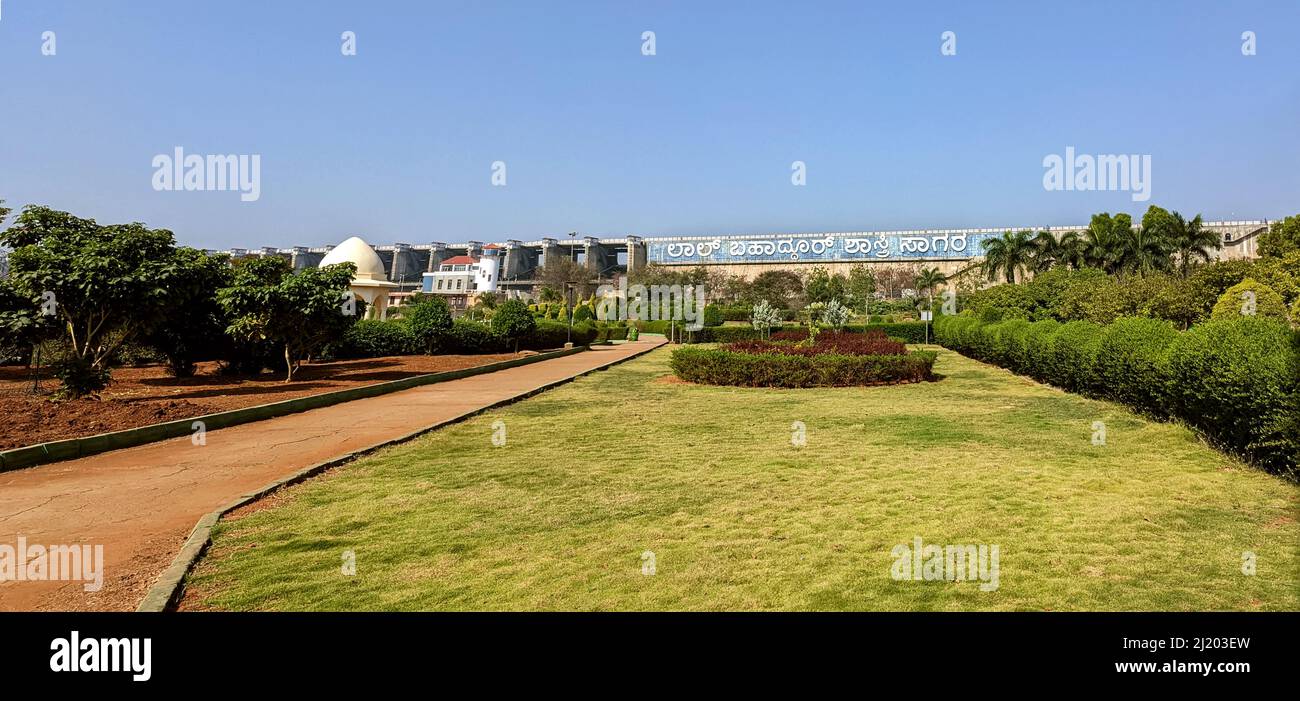 Almatti dam hi-res stock photography and images - Alamy