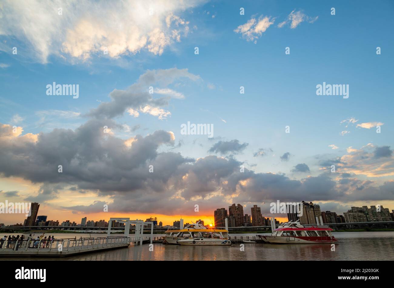 Sunset river landscape along the Dadaocheng area at Taipei, Taiwan ...