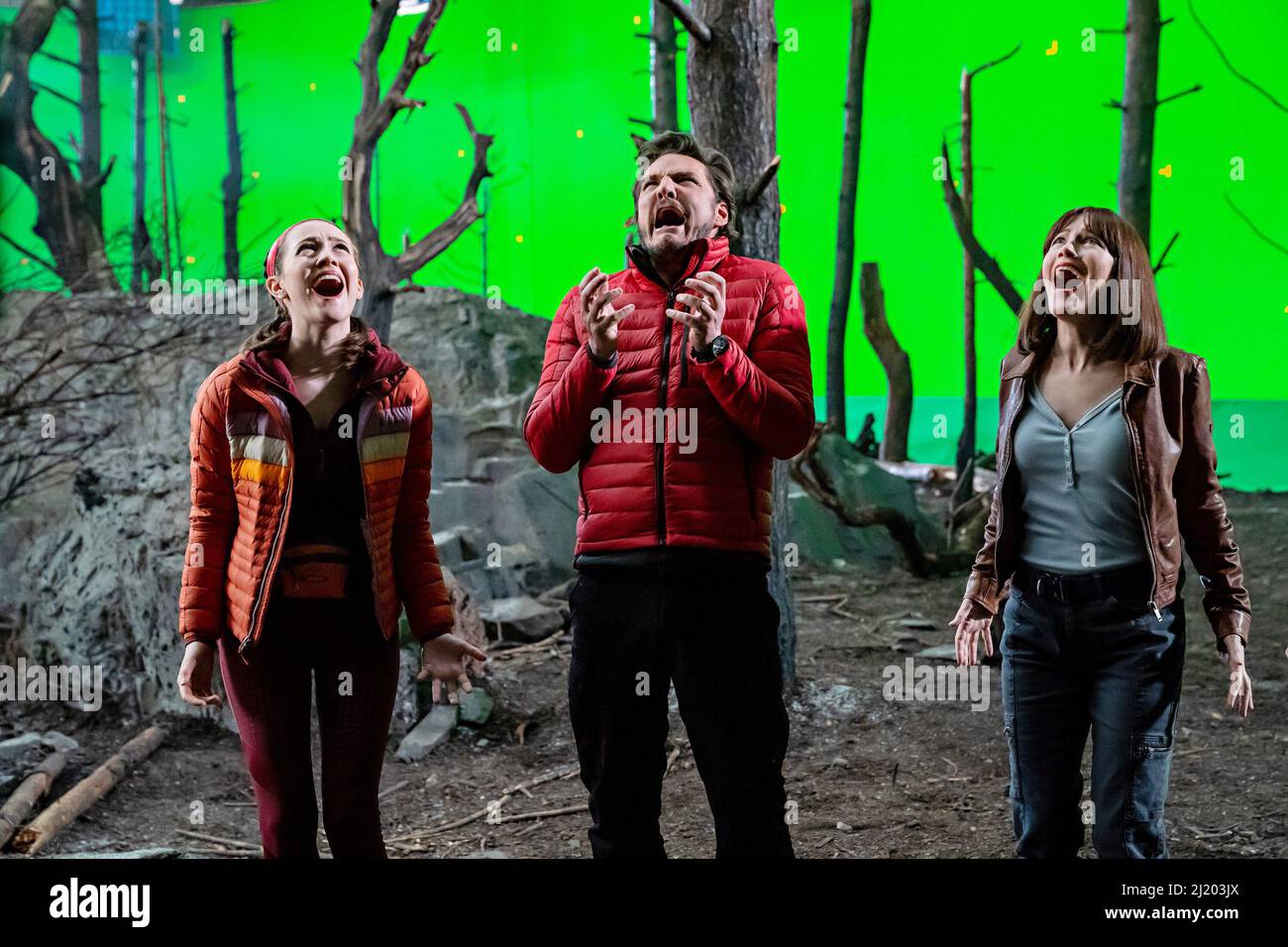 THE BUBBLE, from left: Iris Apatow, Pedro Pascal, Leslie Mann, 2022. ph ...