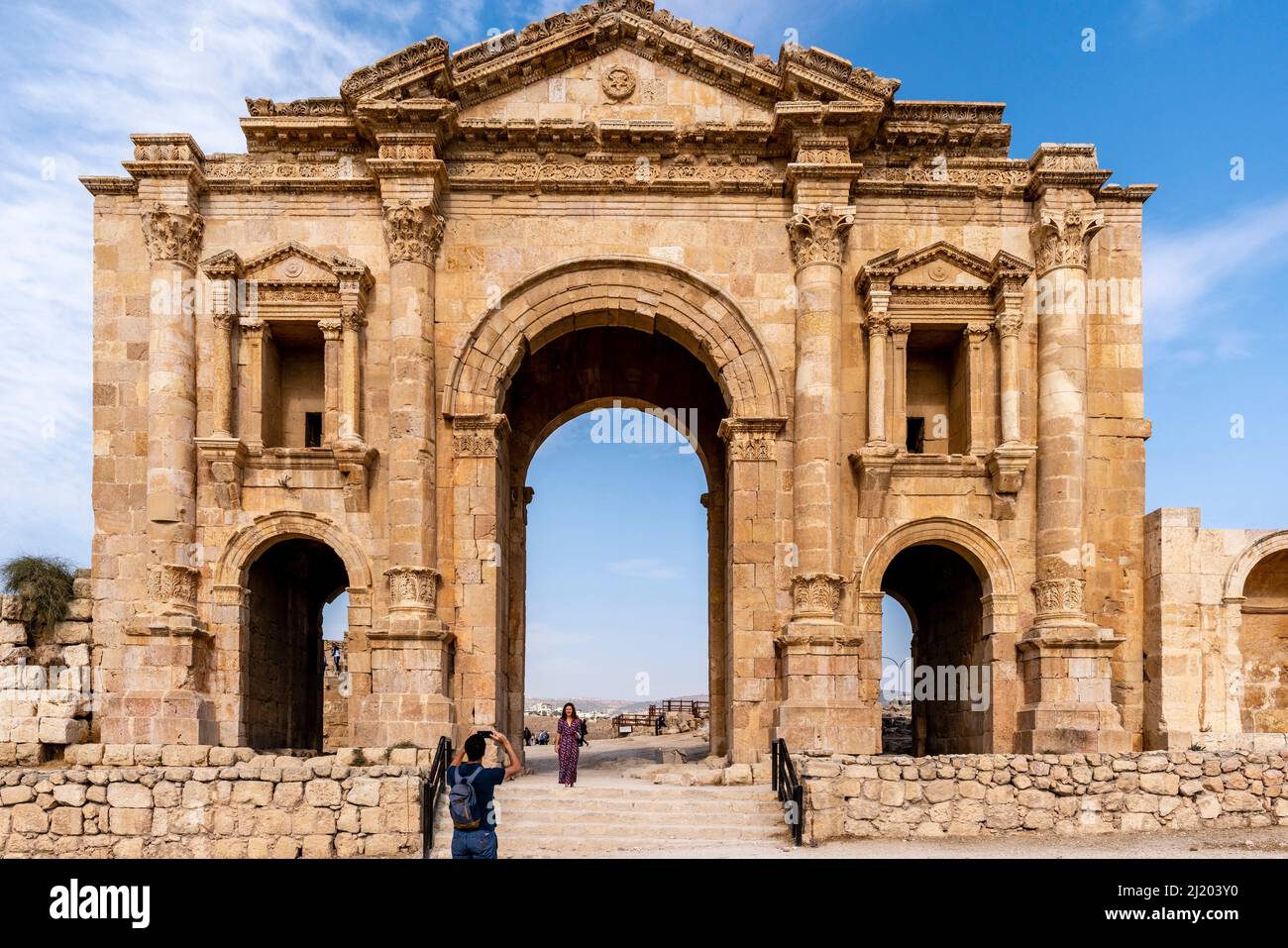 Hadrian’s Arch Marks The Entrance To The Roman Ruins Of Jerash, Jerash ...