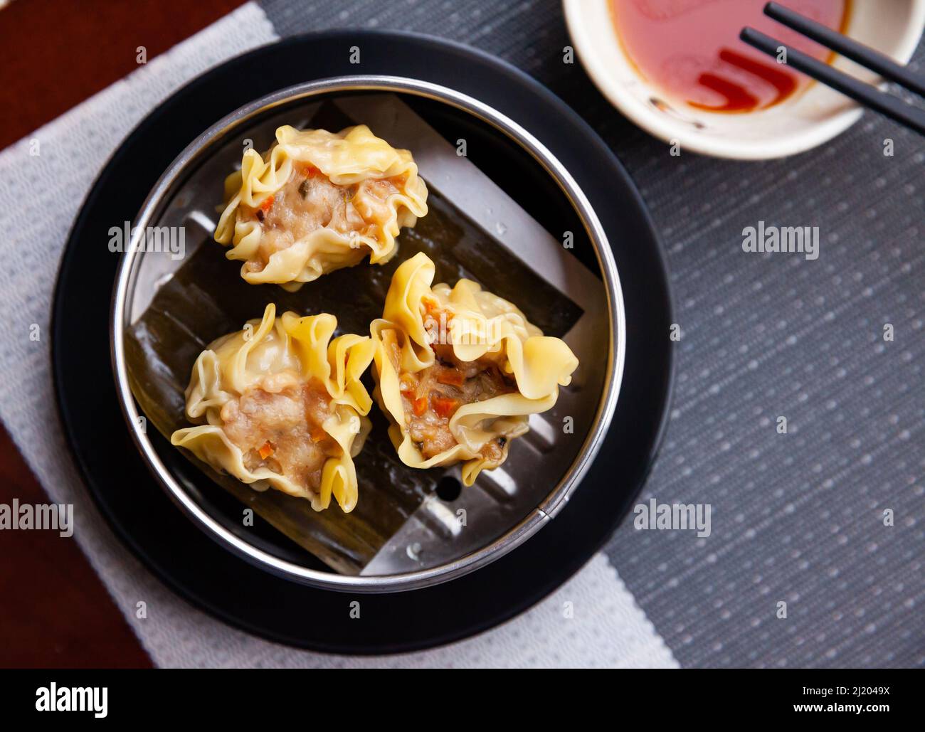 Japanese tasty dumplings siumai in steamer, nobody Stock Photo - Alamy