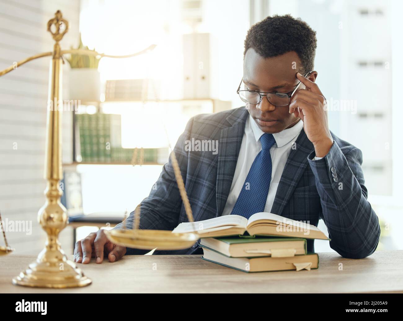 Reading up hi-res stock photography and images - Alamy