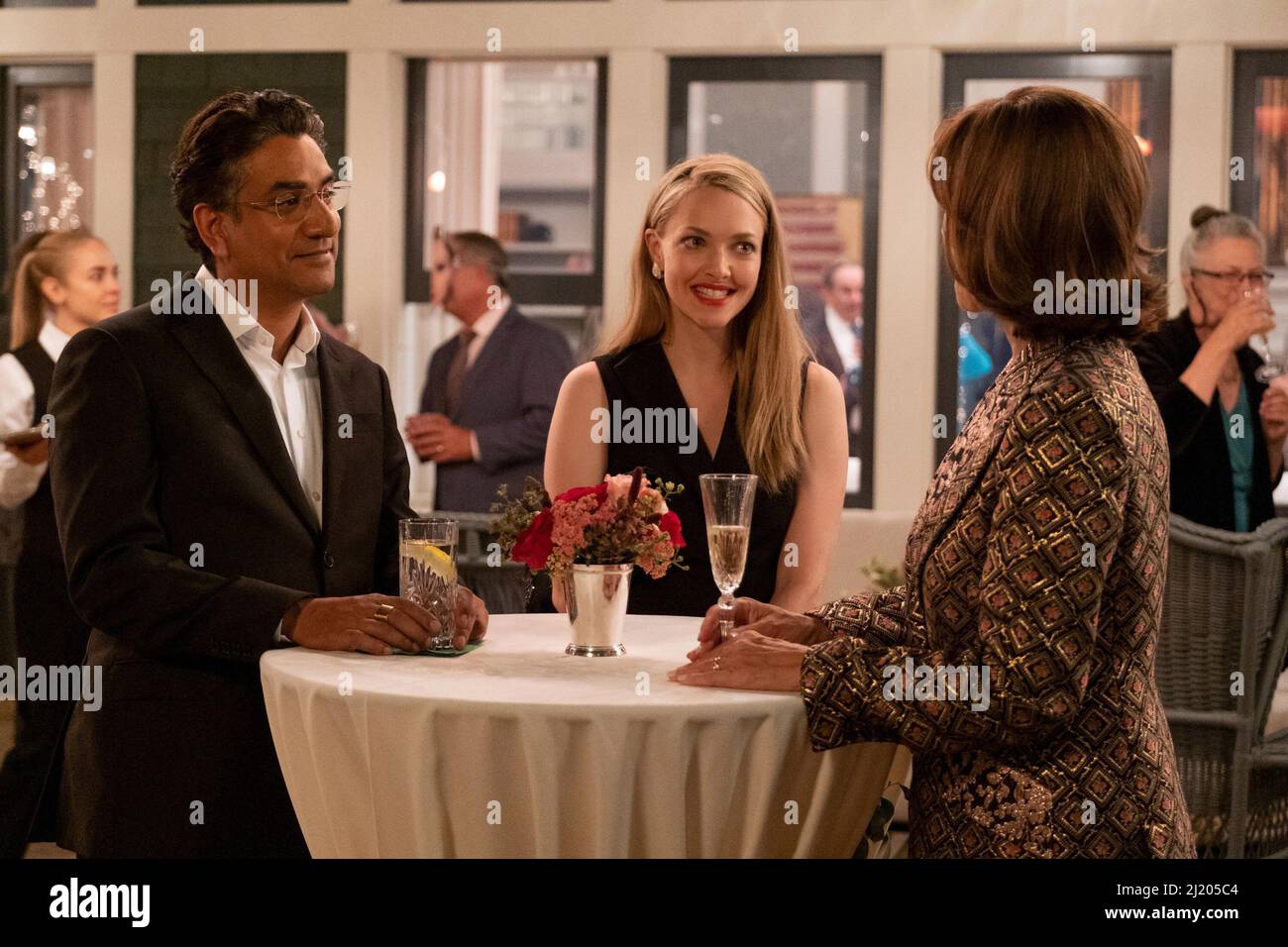 THE DROPOUT, from left: Naveen Andrews as Sunny Balwani, Amanda ...