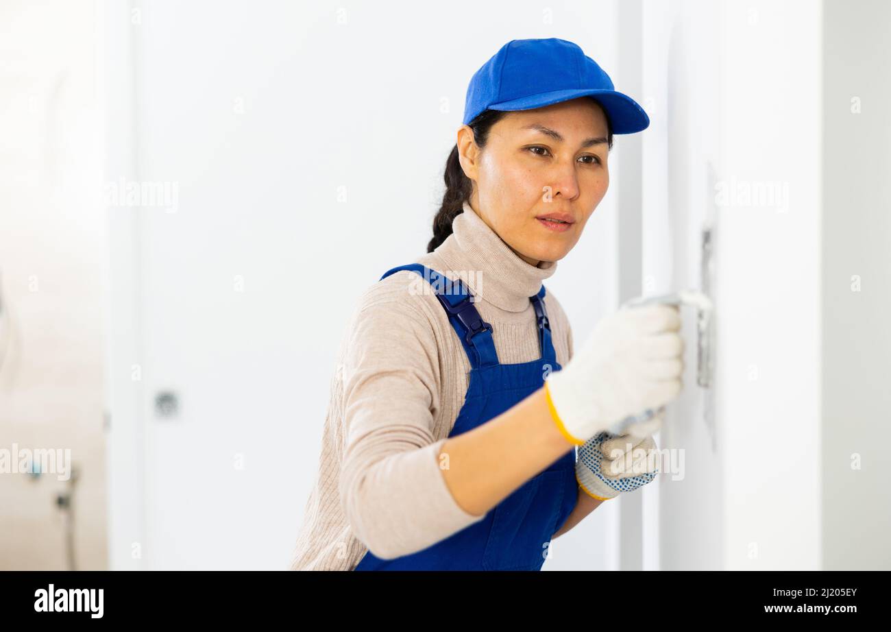Woman plaster home improvement hi-res stock photography and images - Alamy